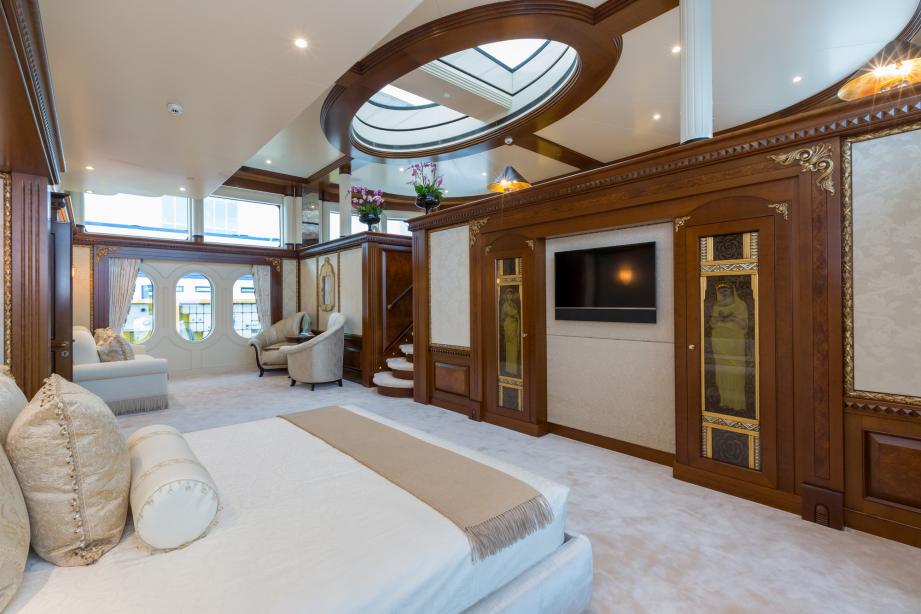 Cabin Image Gallery - Guest Cabin - Study - Forward Aspect: Yacht ...
